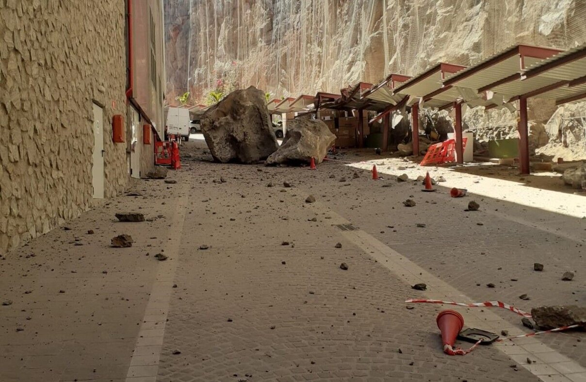 Massive rockfall in Amadores leads to concern at 4 star hotel • The ...